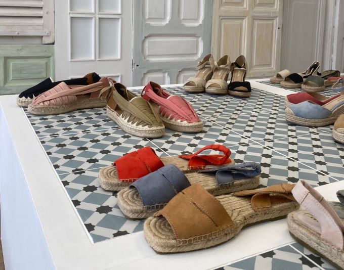 Chega a nova temporada primavera-verão 2026. Calçados exclusivos para a ...